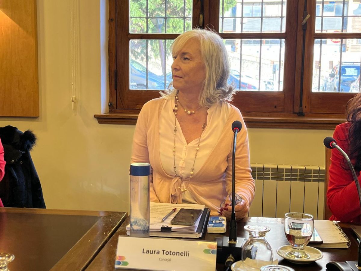 Asumió como concejal Laura Totonelli tras la renuncia de Silvio Barriga ...